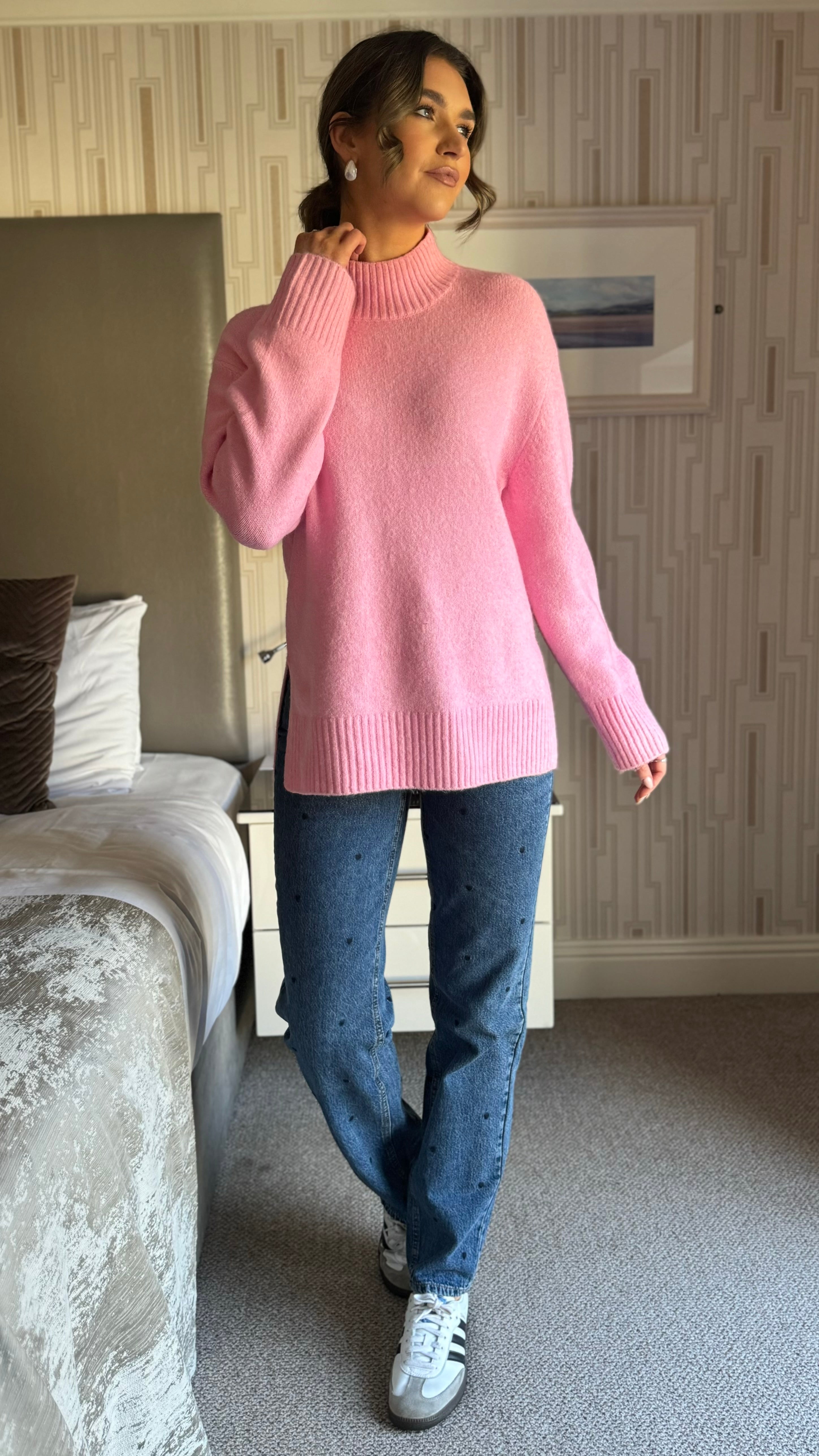 Khloe Mid-Blue Denim Heart Print Straight Leg Jeans – Get That Trend