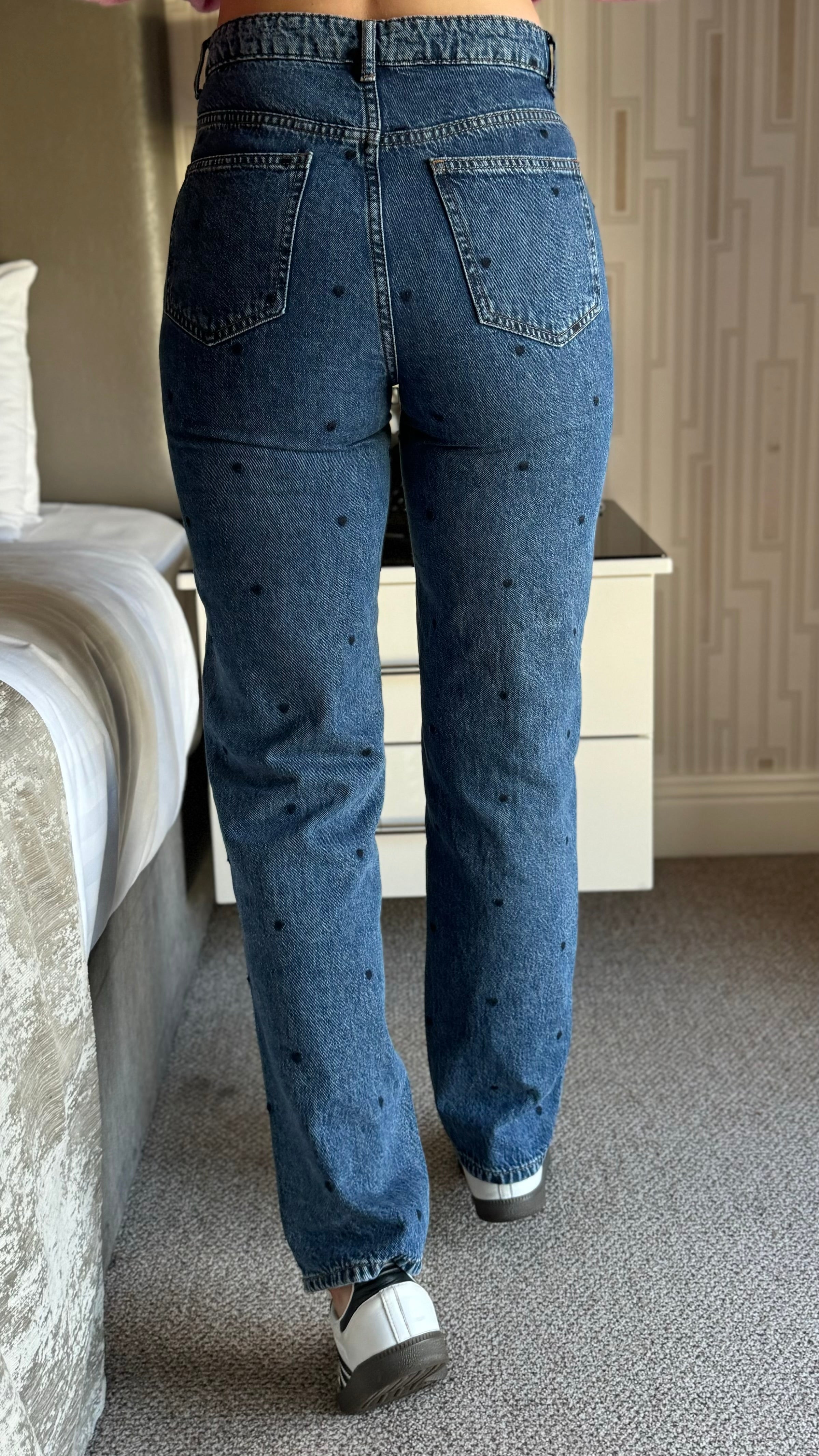 Khloe Mid-Blue Denim Heart Print Straight Leg Jeans – Get That Trend